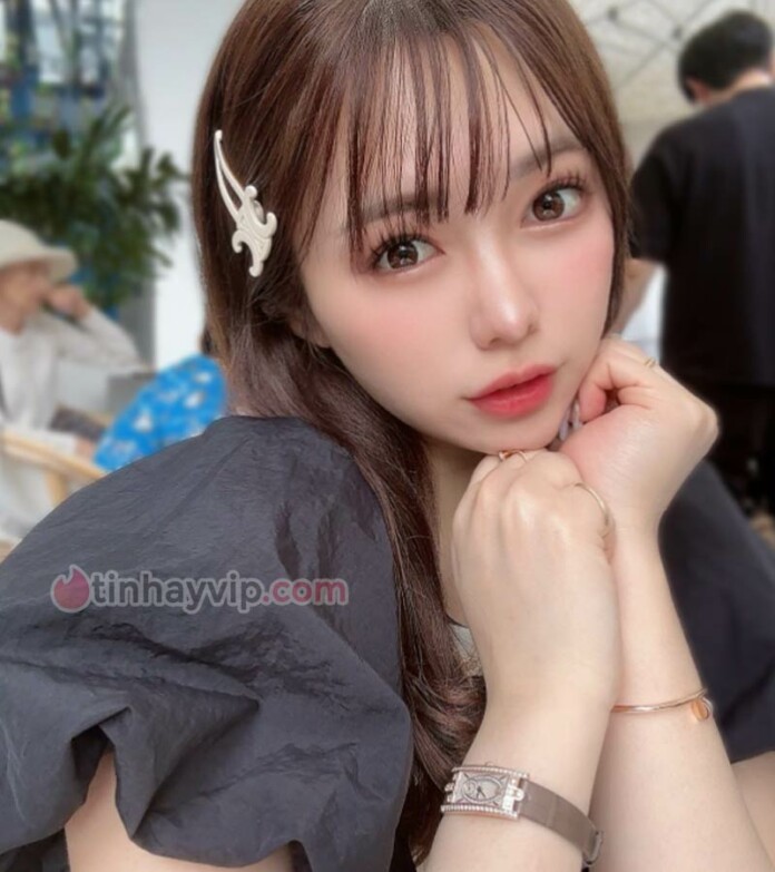 Ren Gojo bị hải quan giam để khai thác thông tin nhạy cảm