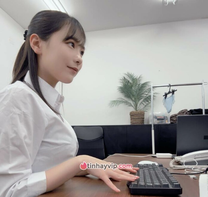 Yuka Murakami đang Lén Lút Sếch Thì Bị Bà Bắt đi ăn Dưa